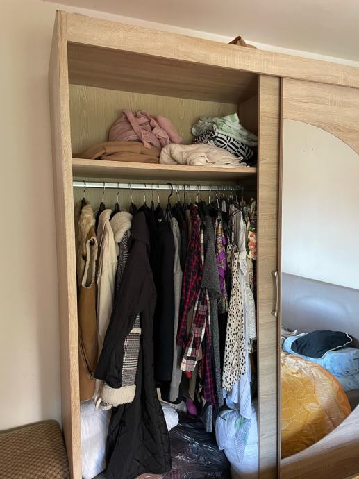 Hitno prodajem ormar