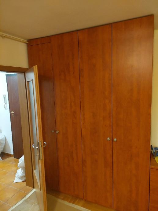 Poklanjamo ormare u jako dobrom stanju