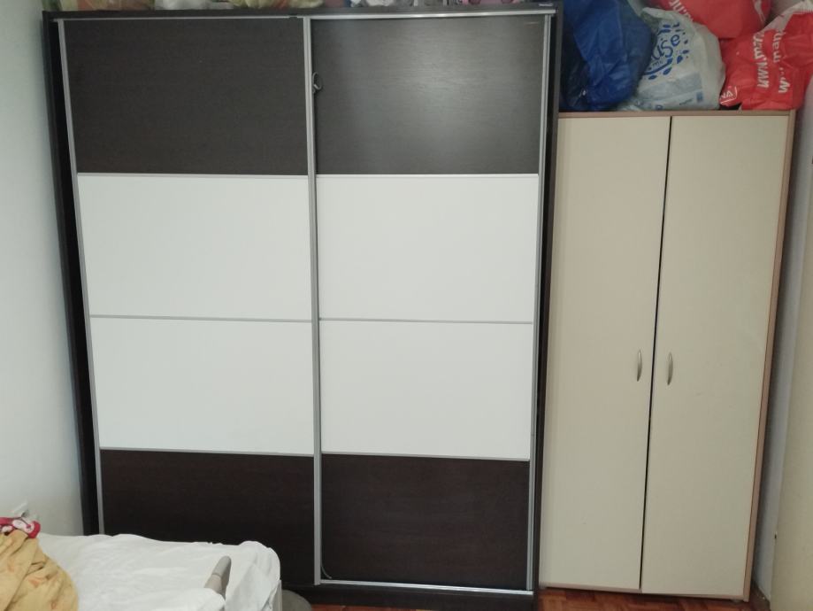Prodajem dvokrilni klizni ormar u potpunosti ispravan