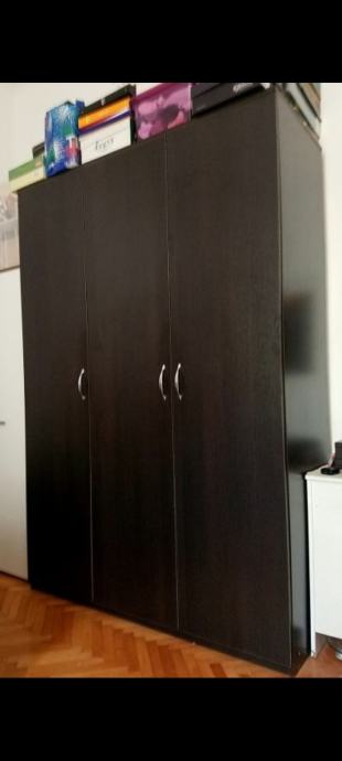 Prodajem trokrilni ormar