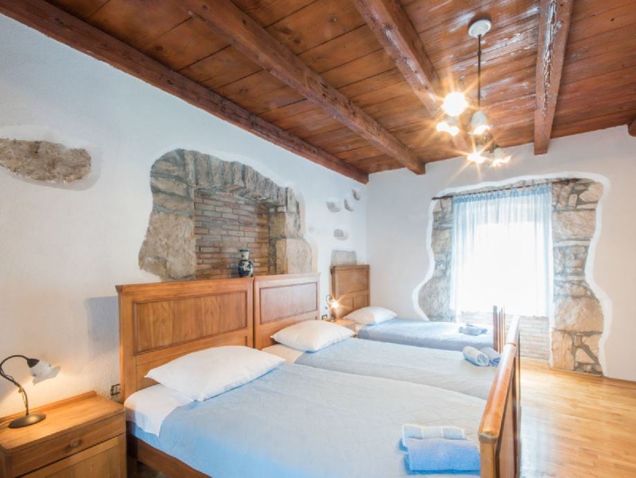 Rustikalni kreveti i ormari