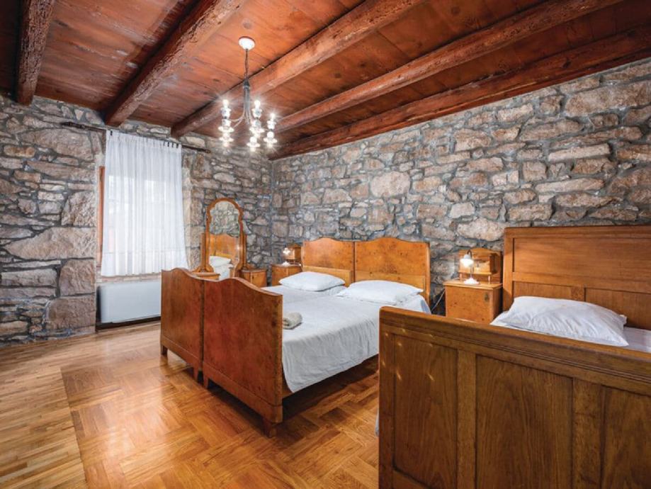 Rustikalni kreveti i ormari