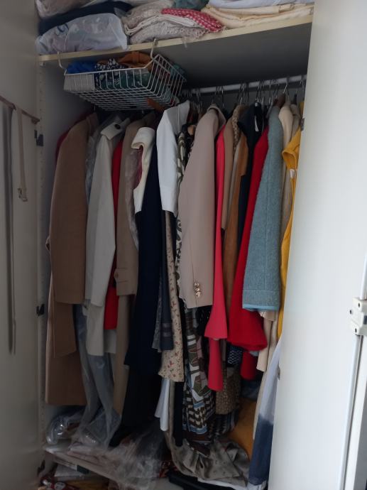 Samostojeći biijeli ormar