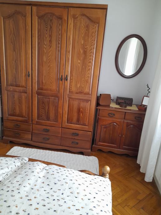 Spavaca Soba Komplet: Mahagonij (Izvrsno Stanje)