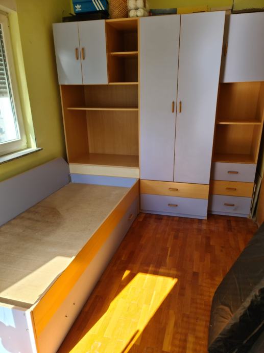 Spavaća soba - komplet ormari i krevet