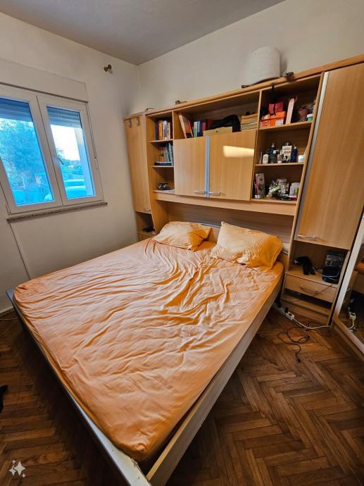 Spavaca soba sa mostom