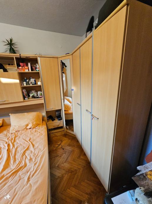Spavaca soba sa mostom