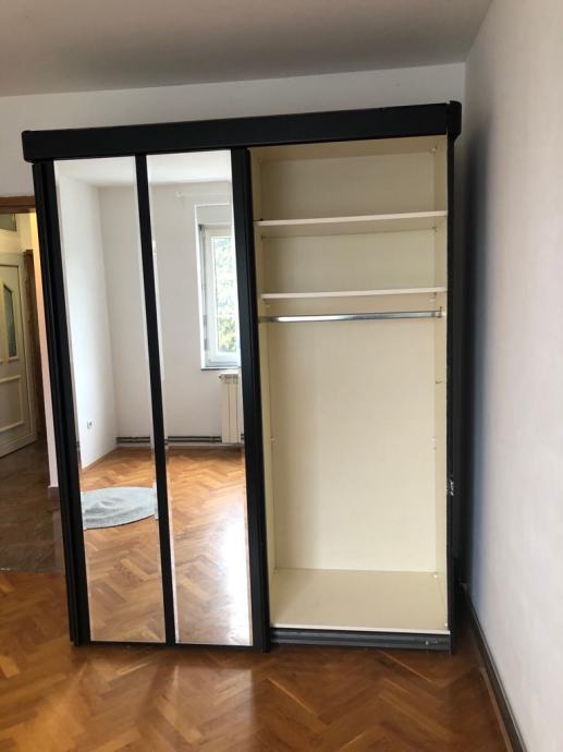 Stakleni ormar za spavaću ili dnevnu sobu