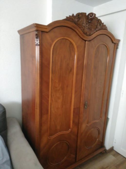 Stari ormar restauriran