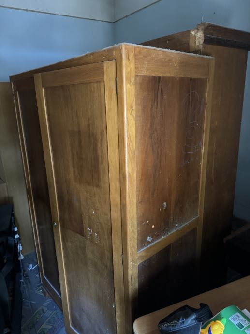 Starinski drveni ormar (2 komada)