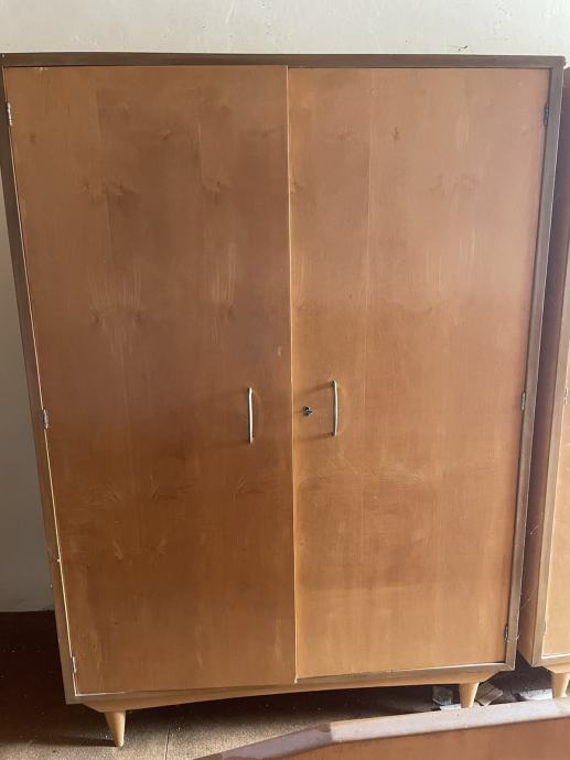 Starinski drveni ormar