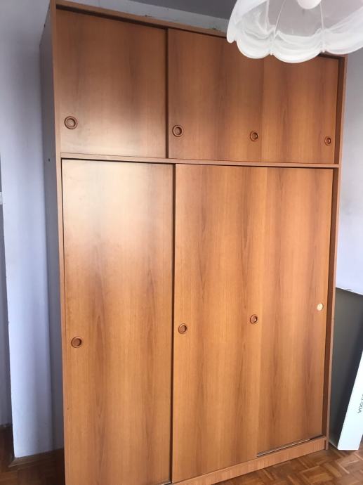 Trokrilni garderobni ormar