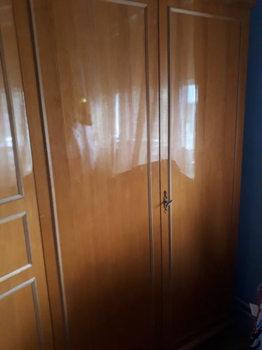 Trokrilni ormar-puno drvo