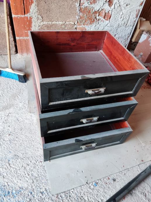 Vintage ormar od punog drva