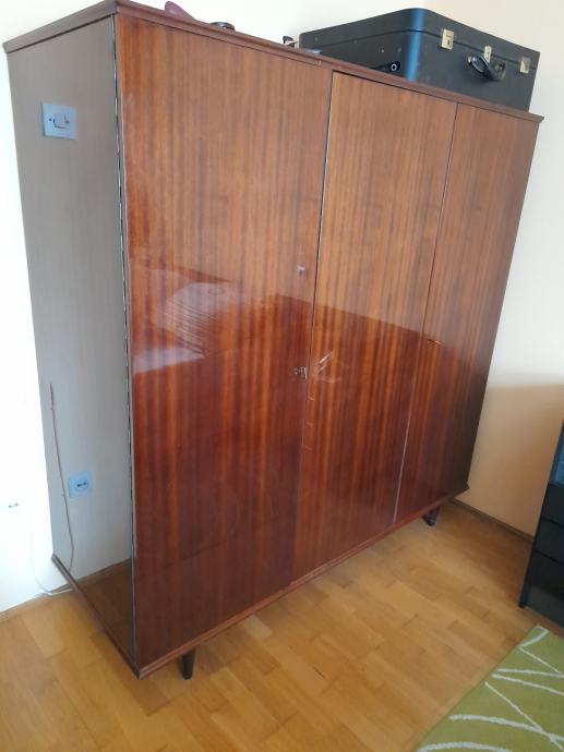 Vintage trokrilni ormar maksimalno očuvan