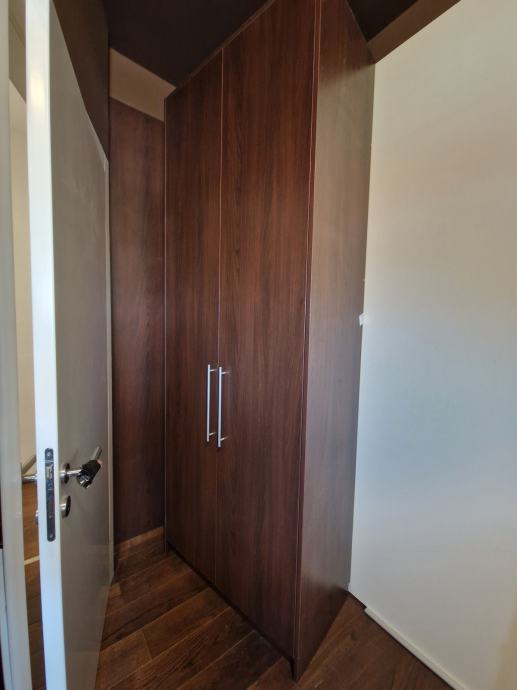 Walk in otvoreni ormar