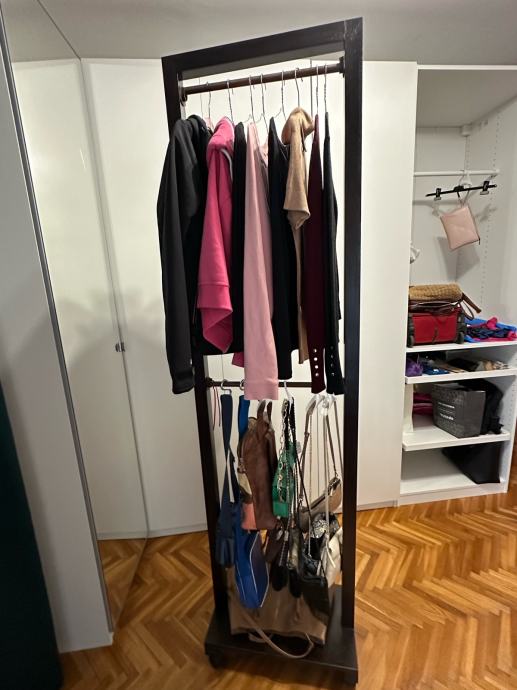 Stalak za odjeću, robu i torbe (otvoreni ormar)