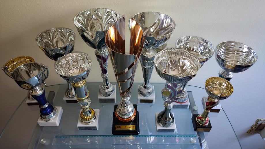 Pehari sportski trofeji (golf i kuglanje) + medalje gratis