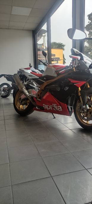 Aprilia Rsv 1000 re factory 989 cm3, 2010 god.