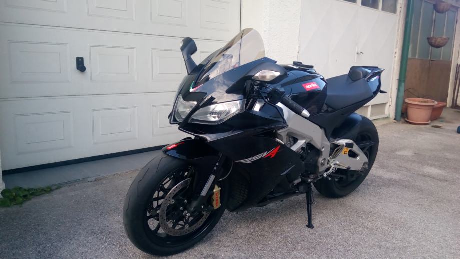 Aprilia RSV4R 999 cm3, 2010 god.