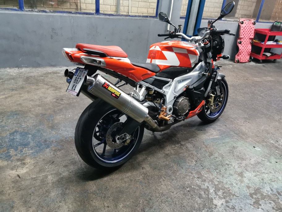 Aprilia Tuono r 1000 1000 cm3, 2006 god.