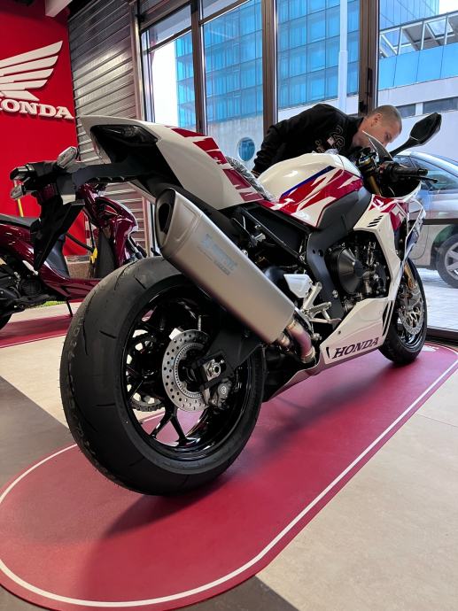 Honda CBR 1000 RRR SP LIMITED EDICION, 2023 god.