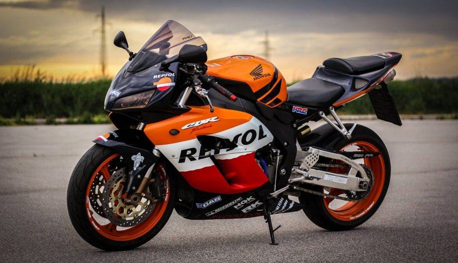 Honda CBR 1000RR REPSOL 1000 cm3, 2005 god.