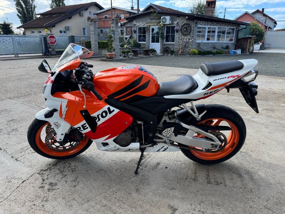 Honda CBR 600RR pc37 **REPSOL,REG 10/25.GOD,86 KW,KO NOVI,SERVIS NAP ...