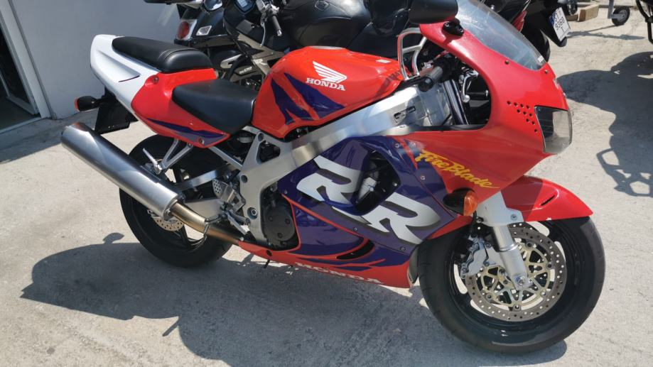 Honda CBR 900RR Fireblade SC33 918 cm3, 1998 god.