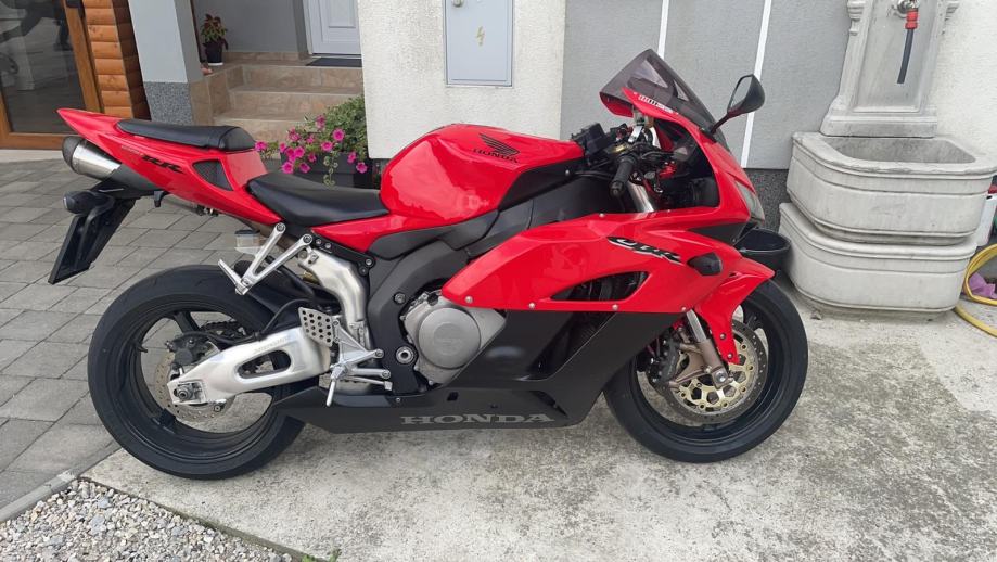 Honda Cbr1000rr sc57, 2004 god.