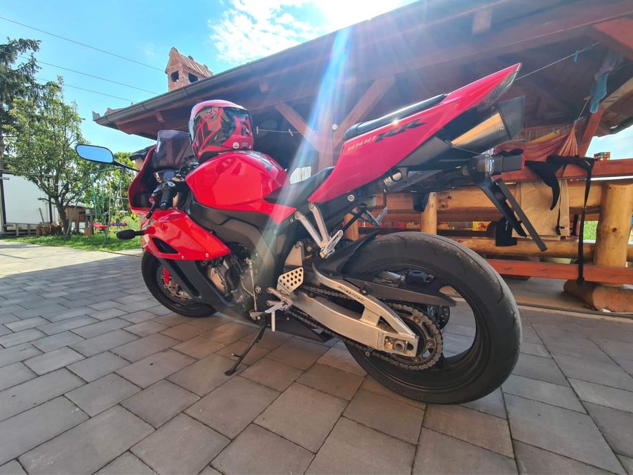 Honda Cbr1000rr sc57, 2004 god.