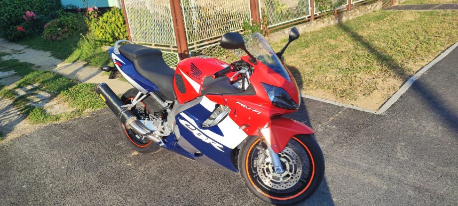 Honda CBR600F f4i PGM-f1, 2004 god.