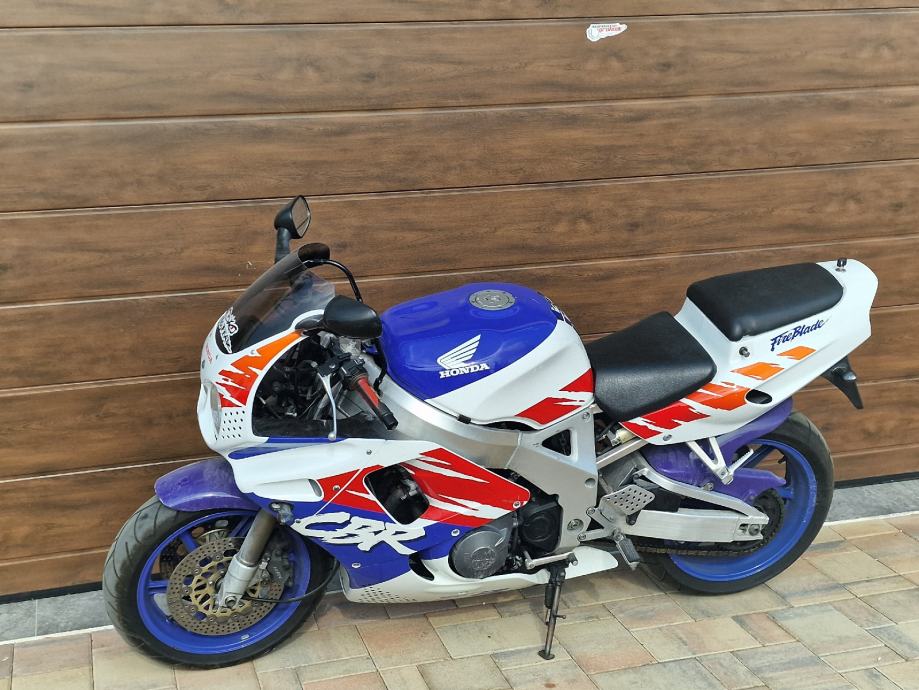 Honda Fireblade 900 SC28 900 cm3, 1992 god.