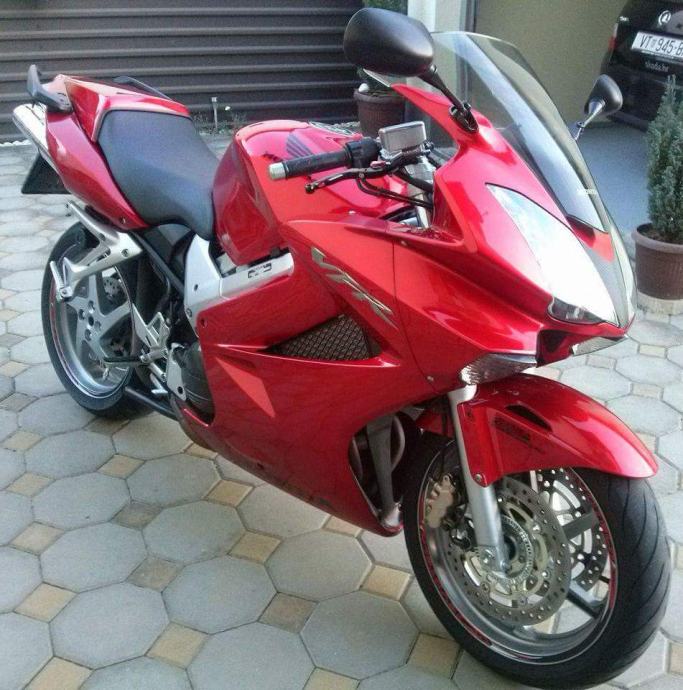 Honda VFR 800, 2006 god.