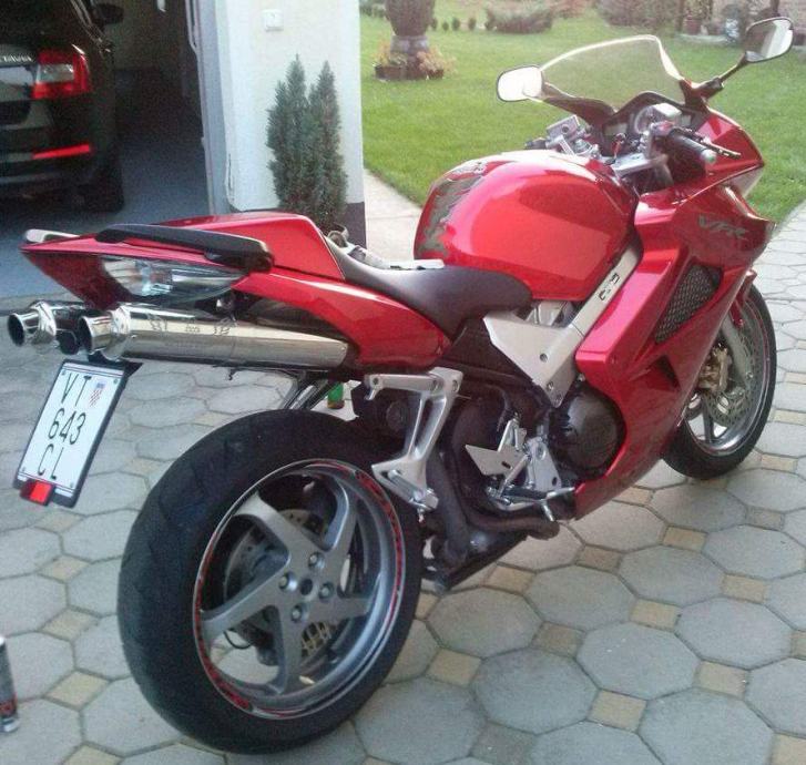 Honda VFR 800, 2006 god.