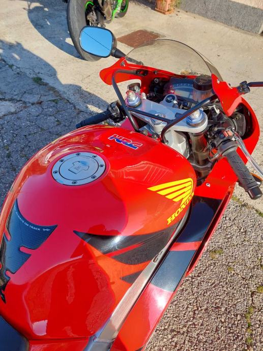 Honda VTR 1000 SP1 999 cm3, 2000 god.