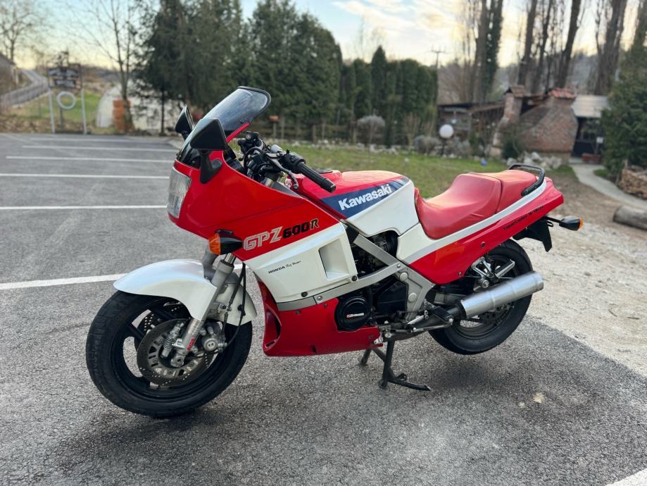 -Kawasaki GPZ 600R-Orginal tvorničko stanje,DE Papiri-900€ur Fixno, 1986 god.