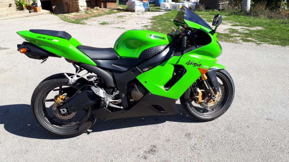 Kawasaki Ninja 636 636 cm3, 2006 god.