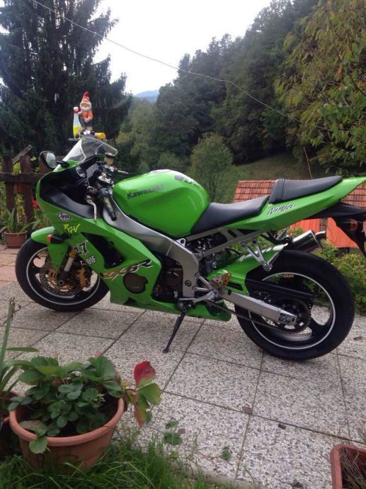 Kawasaki Ninja 636 636 cm3, 2003 god.