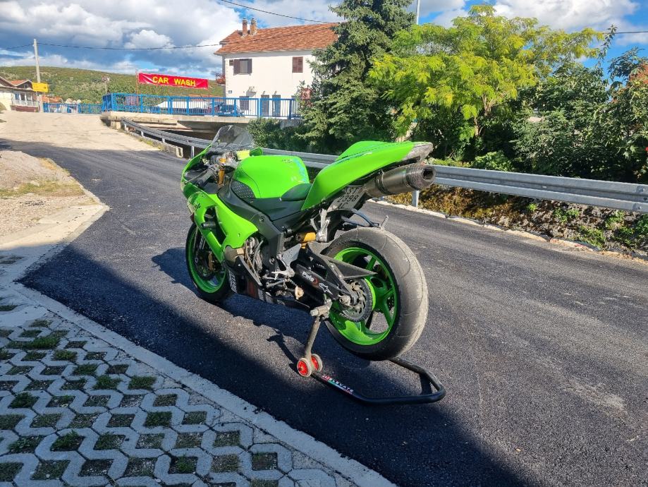 Kawasaki Ninja ZX-6R 636c 636 cm3, 2005 god.