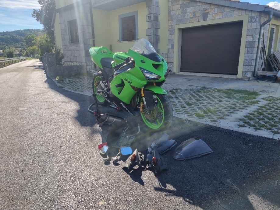 Kawasaki Ninja ZX-6R 636c 636 cm3, 2005 god.