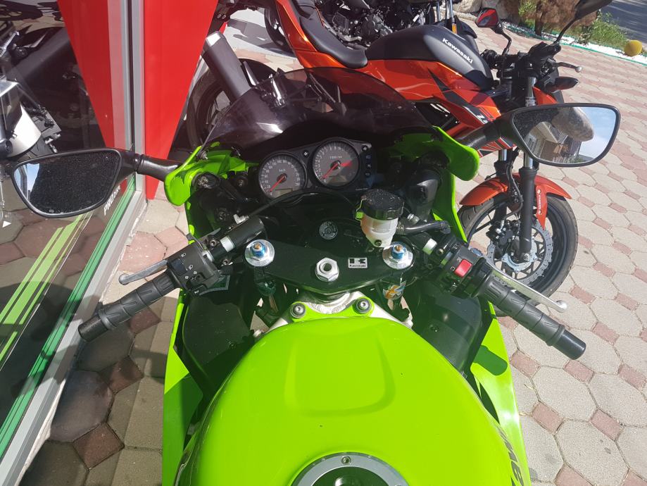 Kawasaki NINJA ZX636R 636 cm3, 2002 god.
