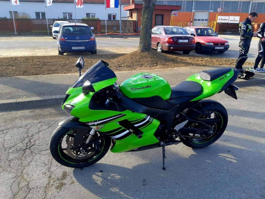 Kawasaki Ninja zx6r 599 cm3, 2007 god.
