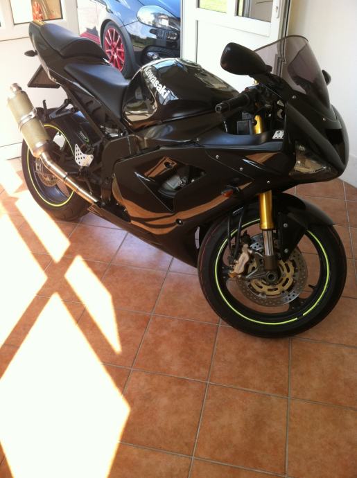 Kawasaki Ninja zx6r 636 cm3, 2003 god.
