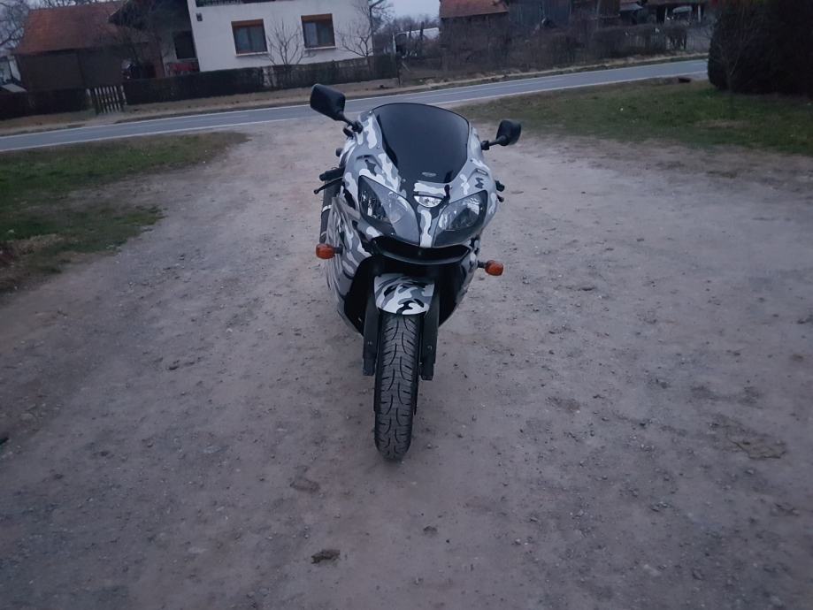 Kawasaki Ninja zx9r 900 cm3, 2002 god.