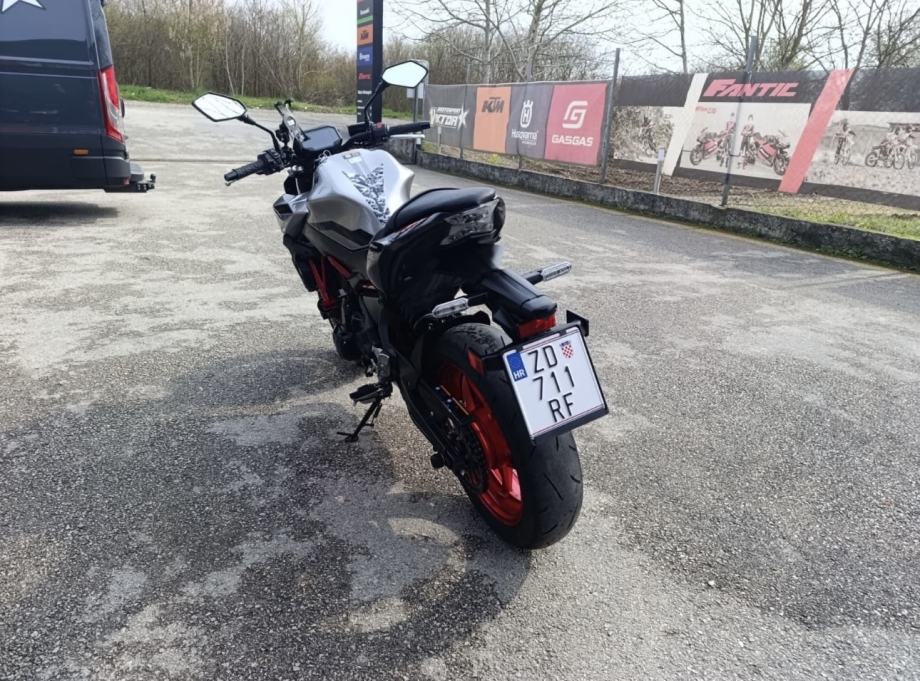 Kawasaki Z650 650 cm3, 2023 god.