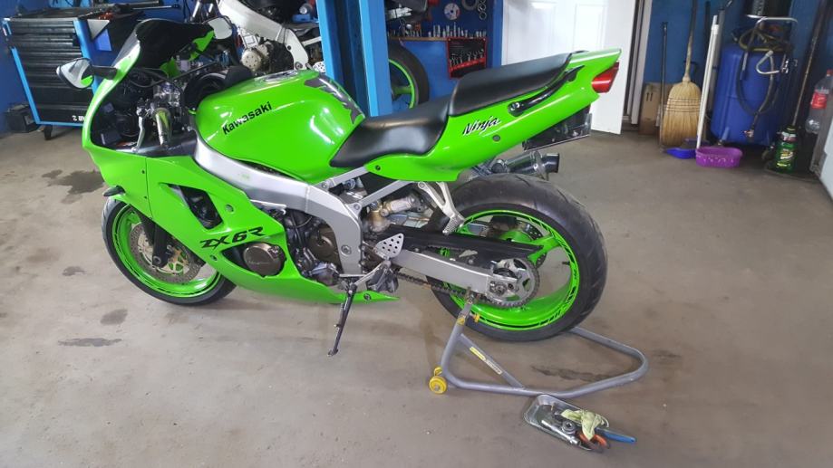 Kawasaki ZX6-R 600 cm3, 2000 god.