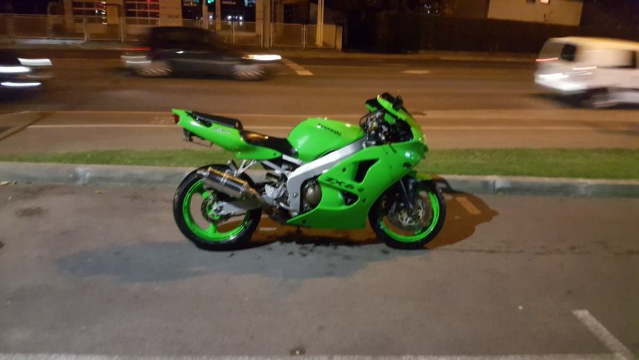 Kawasaki ZX6-R 600 cm3, 2000 god.