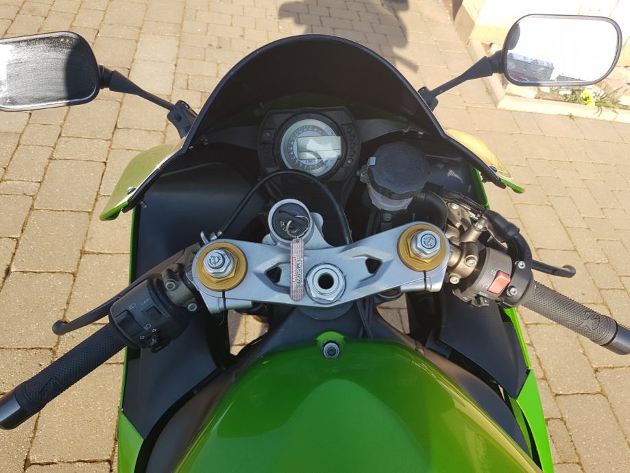 Kawasaki ZX636R 636 cm3, 2006 god.