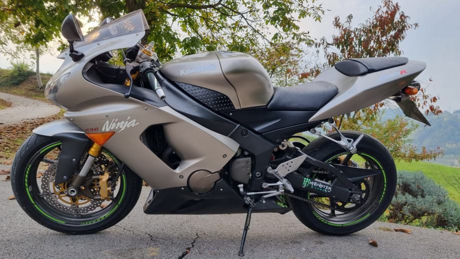 Kawasaki ZX636R 636 cm3 Ninja + original auspuh, 2005 god.